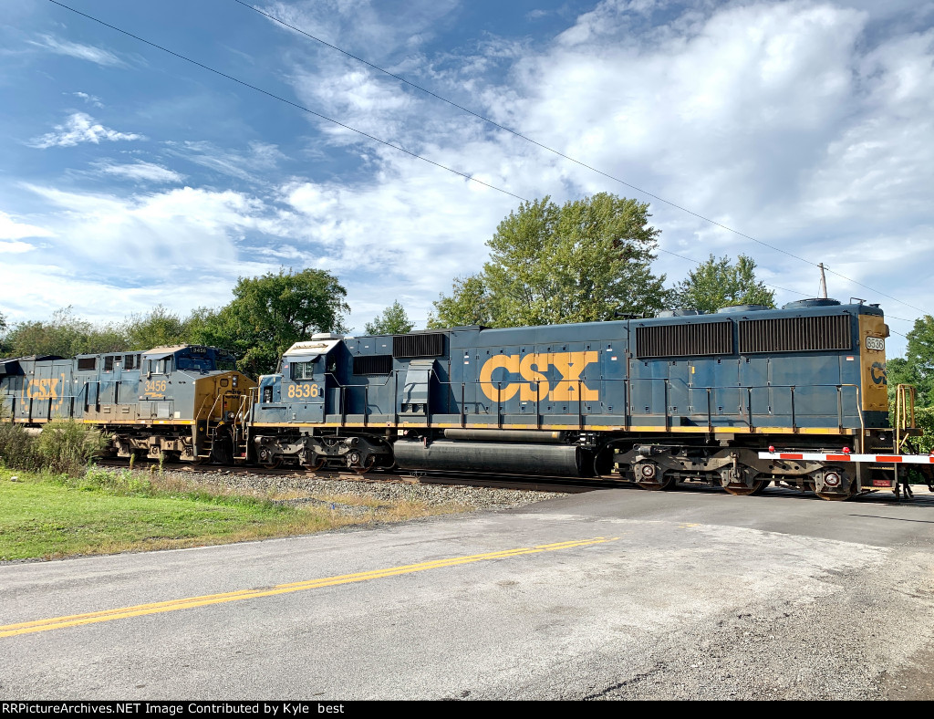 CSX 8536 on Q363